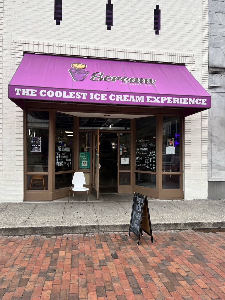 Must Try Ice Cream Shops In Atlanta - Peach Twists